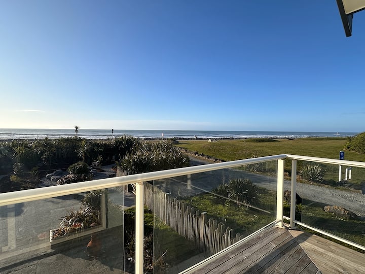 Sailor's Catch - Luxe Beachfront Baths & Firepit - Hokitika