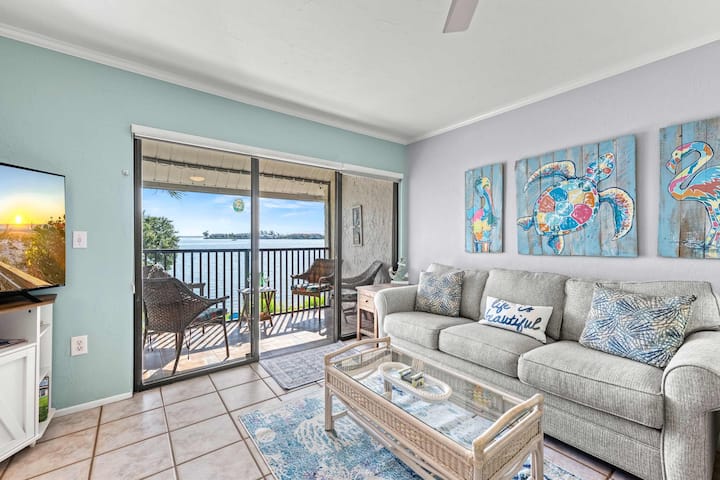 Bayfront Views • Private Beach Access • Pickleball - Bradenton Beach