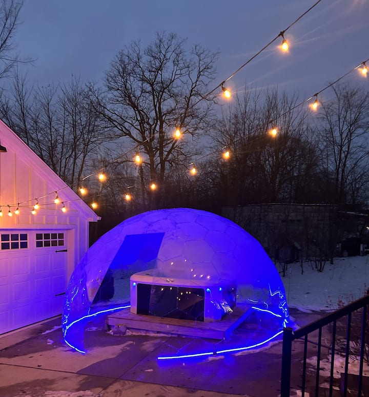 Walk To Notre Dame. Game Room & Hot Tub Hypedome! - Notre Dame, IN