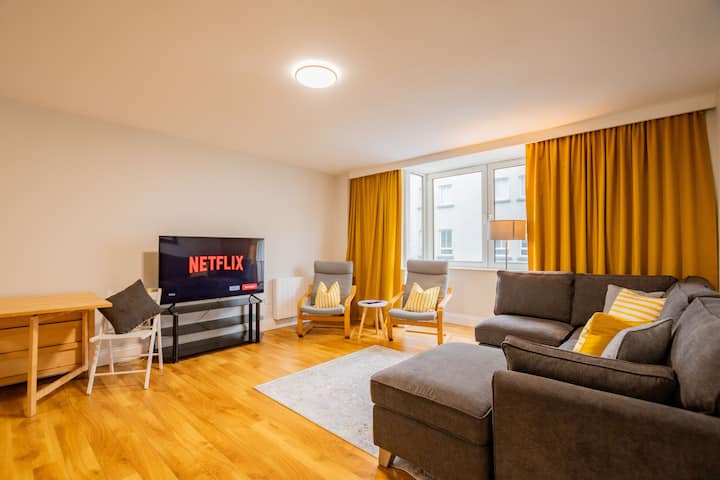 Spacious City Centre Apartment - Sleeps 6 - Galway