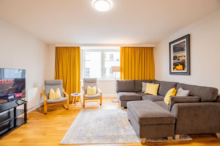 Spacious City Centre Apartment - Sleeps 6 - Galway