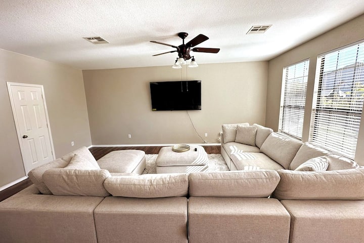 Spacious Luxe Retreat For Family And Groups Austin - Round Rock, TX
