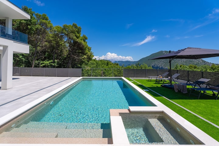 Villa River Hills With Heated Pool With Hydromassa - Omiš
