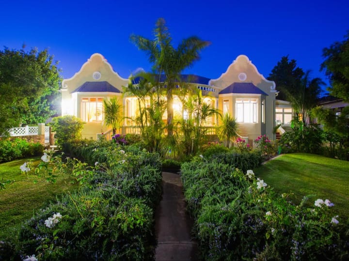 Room 4: Comfort King Room -Main Manor - Bredasdorp