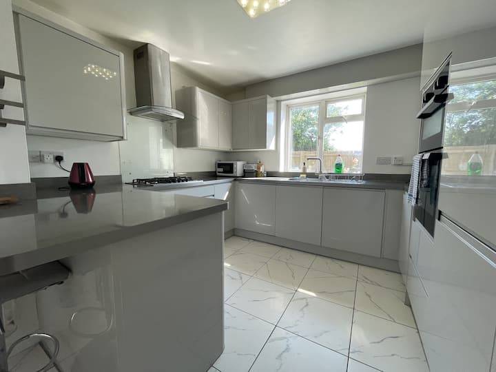 Fabulous Family Home In Lovely Little Stoke - Bristol