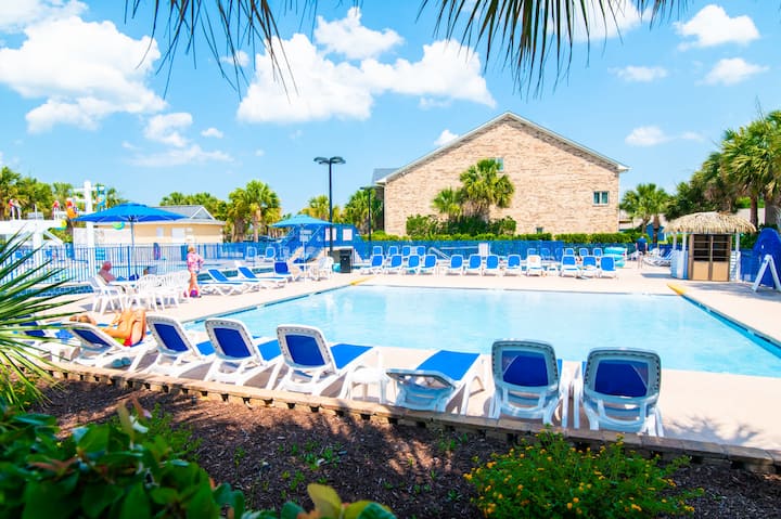 Grand Palms Villa W Pool Apr 1-oct 1 - Surfside Beach, SC