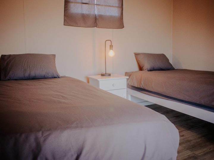 Bush Motel - Zoar