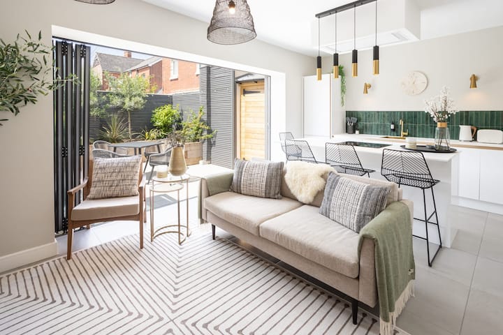 Host & Stay | The School House - Hereford