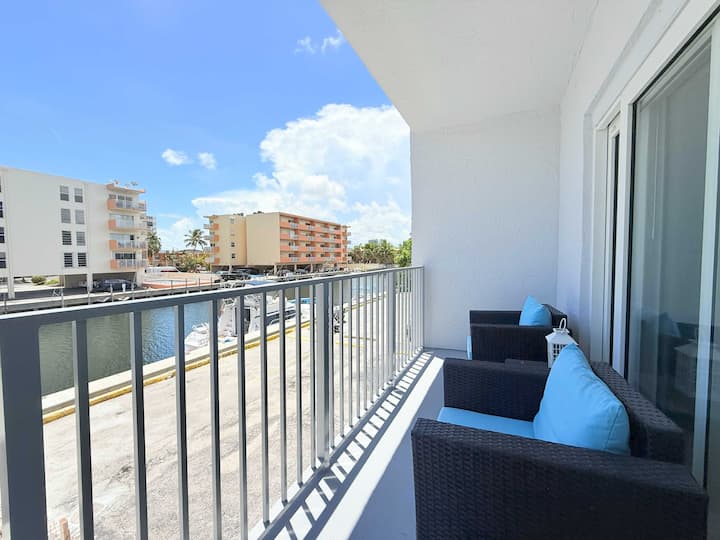 Amazing View  | Walk To The Beach | Waterfront - North Miami, FL