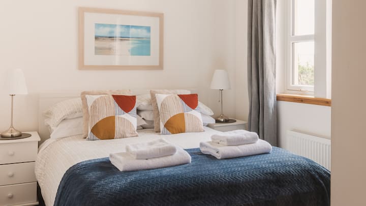Modern 2-bed Sleeps 4 - Pet Friendly & Parking - Anstruther