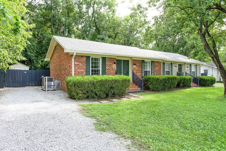 Sunset Stay: Pet-friendly, 2bed, 1 Bath - Murfreesboro, TN