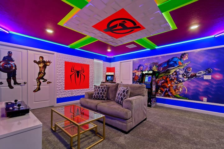 Spacious 9br W/ Pool & Theater At Storey Lake - Kissimmee