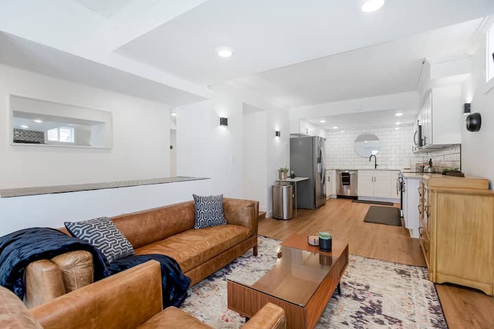 Renovated 2br Kings, Private Parking,walk To Kumed - Kansas City