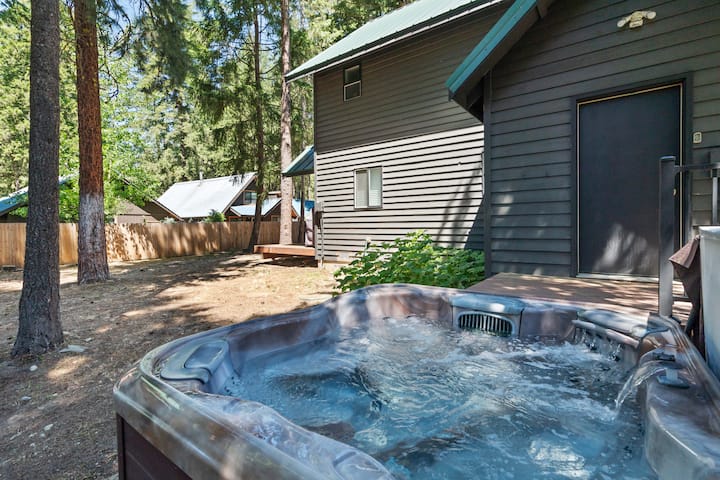 Black Forest Lodge: Hot Tub And Dog Friendly! - Plain, WA