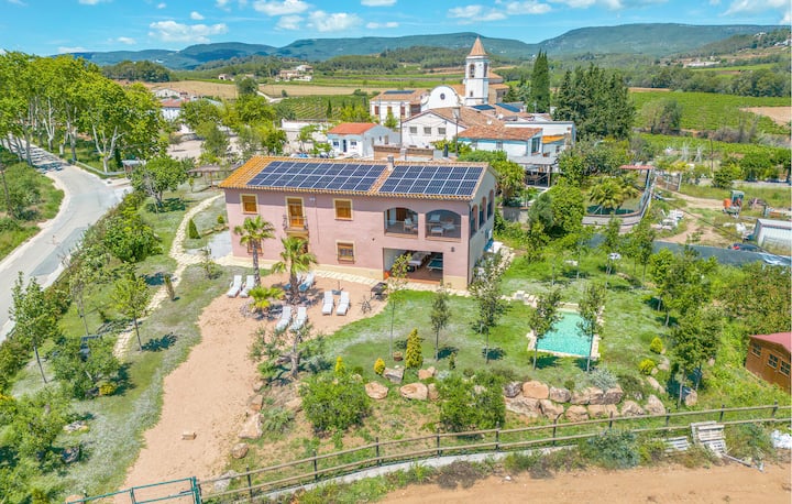 5 Bedroom Amazing Home In Guardiola De Fontrubí - Sant Sadurní d'Anoia