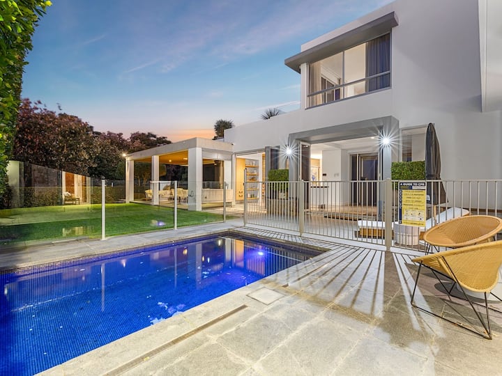Ultimate Beachfront Escape With Pool - Kingscliff