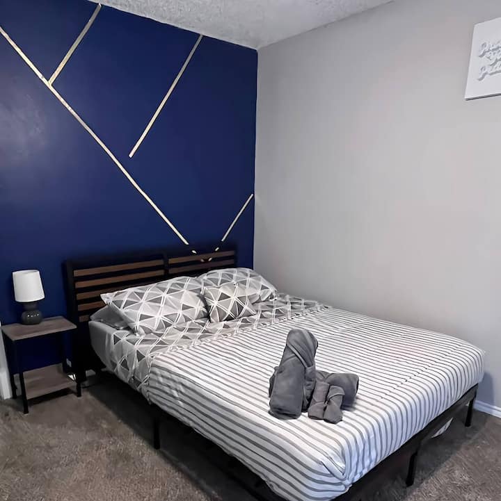 Green Oasis: Stylish 1br Retreat/ Medical Center - San Antonio