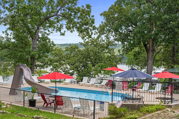 Lakefront 2br Cabin W/ Pool + Swim & Boat Dock - Table Rock Lake