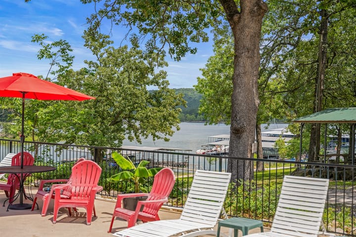 Lakefront 2br Cabin W/ Pool + Swim & Boat Dock - Kimberling City, MO
