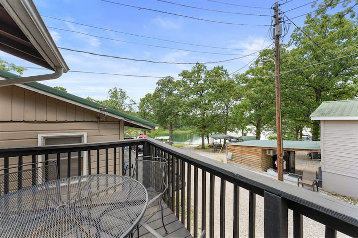 Lakefront 2br Cabin W/ Pool + Swim & Boat Dock - Kimberling City, MO