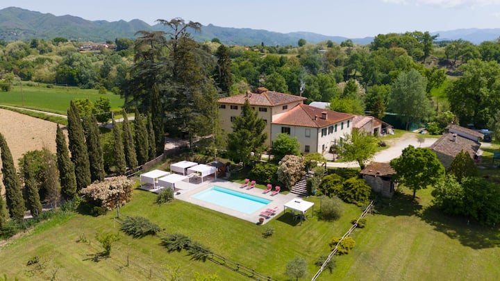 Villa, Private Garden And Pool Vacavilla Exclusive - Italy