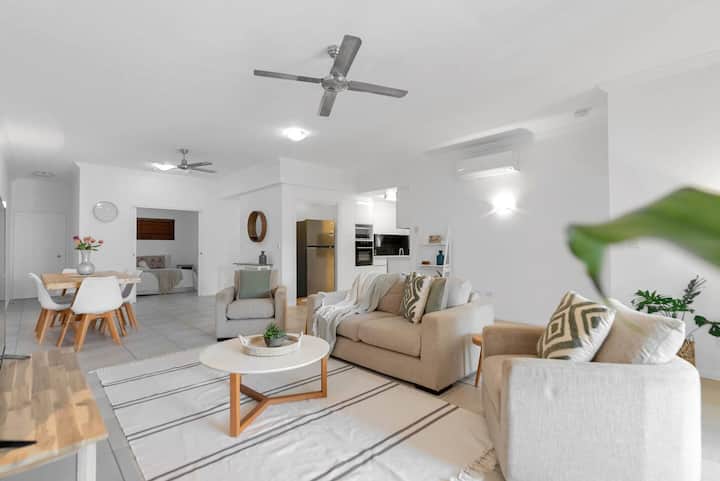 Eclipse—a Poolside Family Escape In The Cbd -