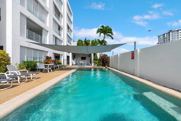 Eclipse—a Poolside Family Escape In The Cbd - Cairns