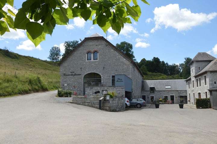 Le Cœur De Ferme à Celles 25 Personnes*11 Chambres - Houyet
