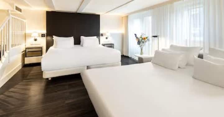 Room For 4 Guests, Opposite Central Station - Volendam