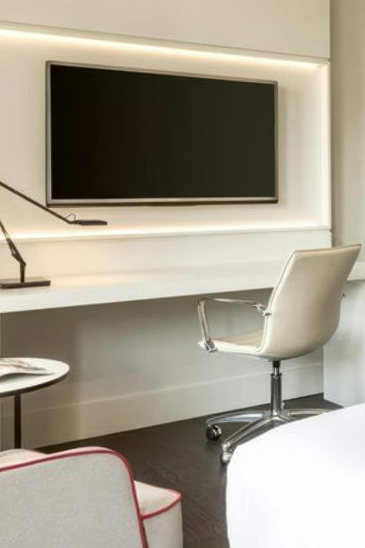 Superior Hotel Room With Views By Nh Collection - Amsterdam
