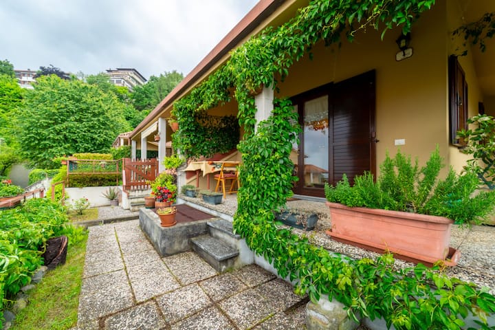 Wonderful Italy | Crimson Apartment - Mandello del Lario