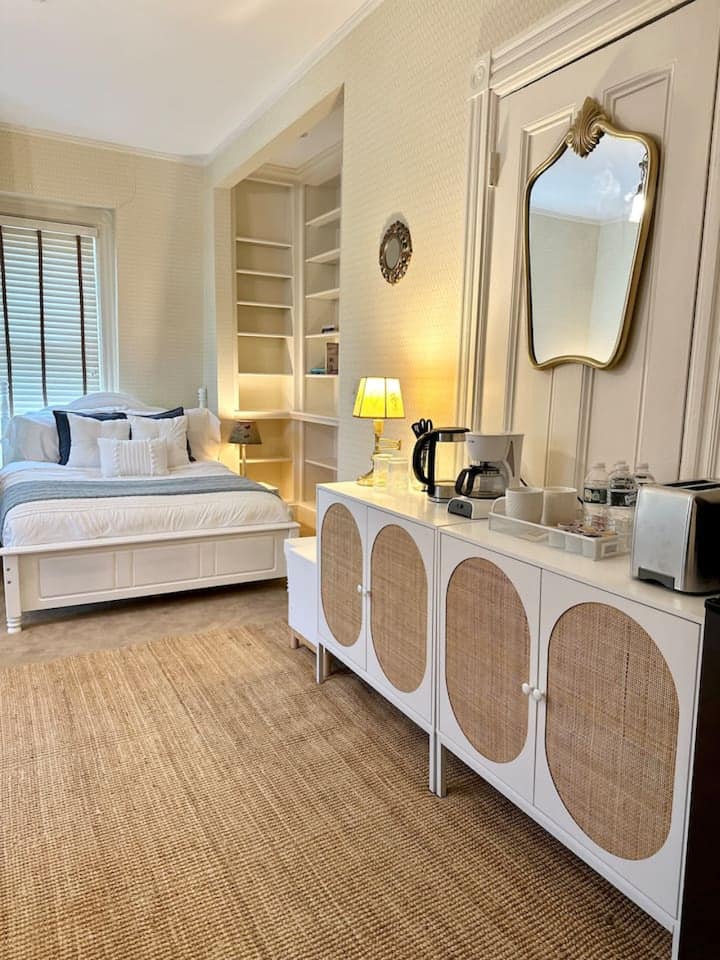 Studio • 2 Beds • Sleeps 4 •Tub+shower• Brown/risd - 프로비던스