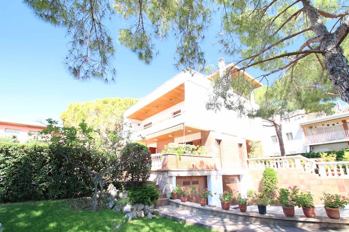 Hermosa Villa Con Pisicina A 10min De Playa - Calafell