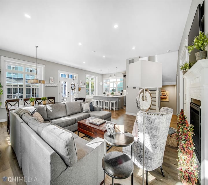 Beachwalk Set Sail! Luxury Home Open Floor Concept - Michigan City, IN