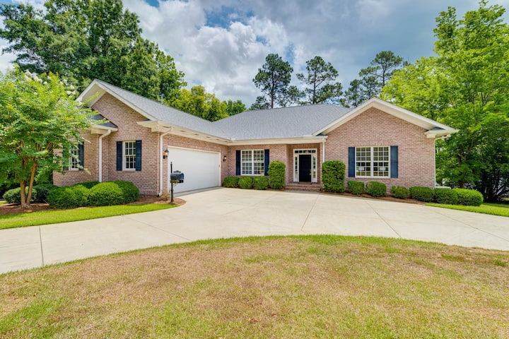 Beautiful Lake Sinclair Retreat W/ Dock & Deck! - Milledgeville, GA
