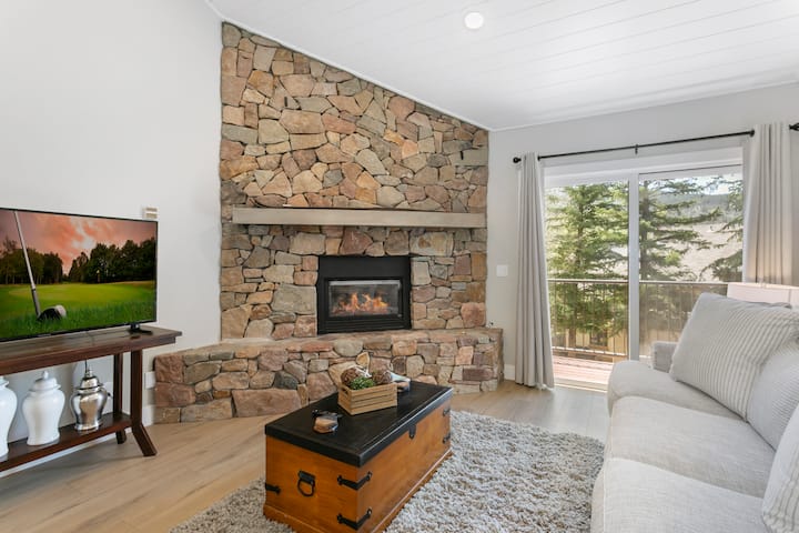 Newly Renovated Townhome, Summer Pool Open - Vail, CO