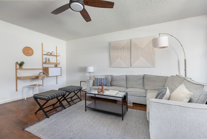 4 Bdr Fresno Darling Near Save Mart Center - Fresno, CA