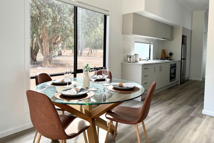 Cabin 3 Of 6: 2 Br, 1 Ba, Living/dining/kitchen - McLaren Vale