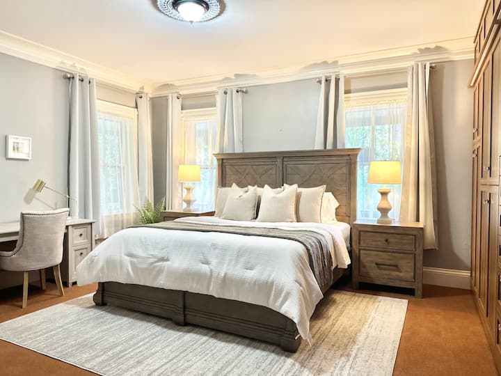 Fall Getaway • King Bed+sofa• Brown/risd• Parking - Providence, RI