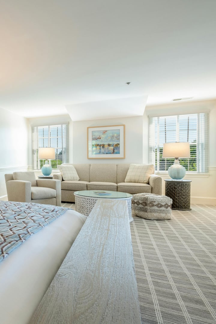 Serene Retreat With Pool & Fitness Center - Cape Cod, MA