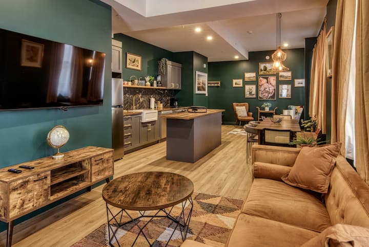 North House Majestic 3-bedroom Designer Apartment - Quebec City