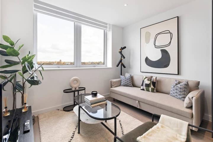 Cosmopolitan Living: Upscale 1br Gem In Beckenham - Bromley