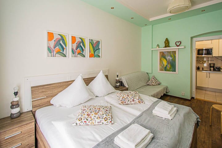 Modern Green Studio - 