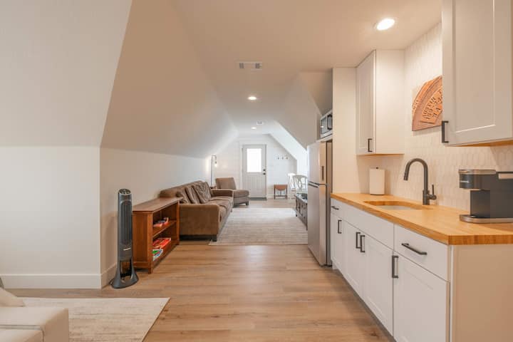 Scarlet Ridge Retreat | Near Wineries & Dt Austin! - Dripping Springs, TX