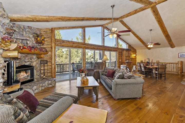 Castle Glen Gem: Pool Table! Mountain Views! Wifi! - Big Bear Lake, CA