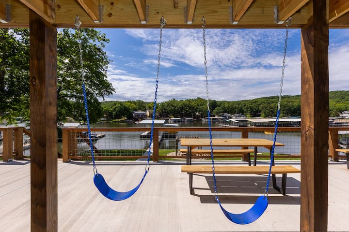 Great Location & Lake Views, Kayak, Boat Slip - Lake Ozark, MO