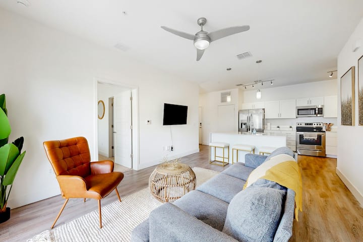 Spacious Apartment With All The Comforts Of Home - Gainesville, FL