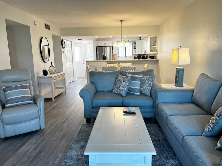 Runaway Bay 107 - Beach, Pool, Gym And Much More - Bradenton Beach, FL