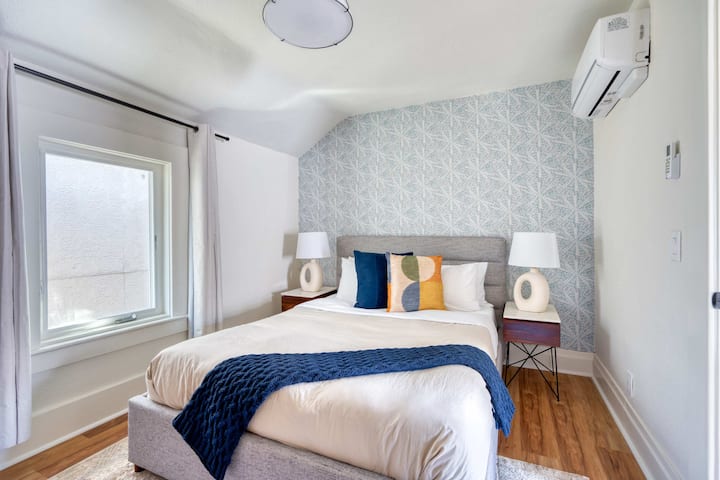 2br Top Floor Near Nw 23rd And Forest Park - ポートランド, OR