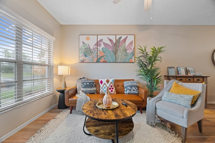 Sleeps 8_king Bed_heated Pool_mins To Ami! - Lakewood Ranch, FL